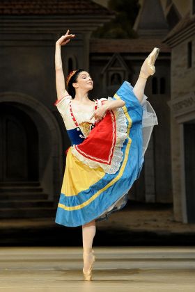 «Natalia Osipova Coppelia» — редакционная стоковая фотография ...