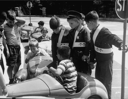 44 1950s cops Stock Pictures, Editorial Images and Stock Photos ...