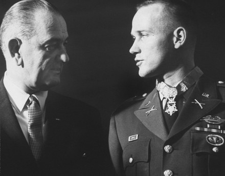 1 Captain roger donlon Stock Pictures, Editorial Images and Stock ...