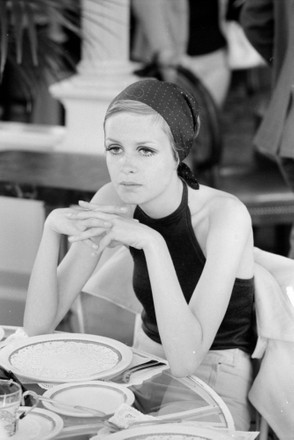 English Model Actress Twiggy Sitting Dining Editorial Stock Photo ...