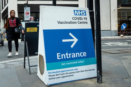 People Pass Sign Nhs Mass Vaccination Editorial Stock Photo - Stock ...