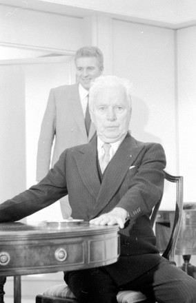 250 Sydney chaplin actor born 1926 Stock Pictures, Editorial Images and ...