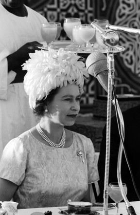Queen Elizabeth Ii Sitting Table During Editorial Stock Photo - Stock ...