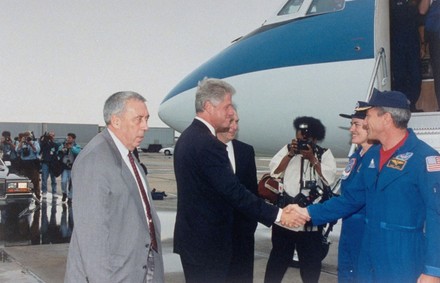 Pres Bill Clinton L Shaking Hands Editorial Stock Photo - Stock Image ...