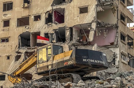 Egyptian Workers Machines Remove Rubble Destroyed Editorial Stock Photo ...