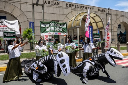CLIMATE ACTIVISTS DRESSED COSTUMES DINOSAUR FOSSILS Editorial Stock ...