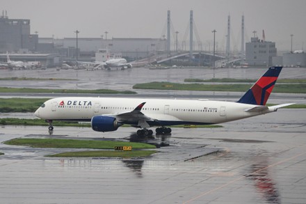 Delta Airlines Aircraft Seen Tokyo International Editorial Stock Photo ...