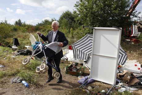 __COUNT__ French govenment close down illegal camps set up by Roma ...