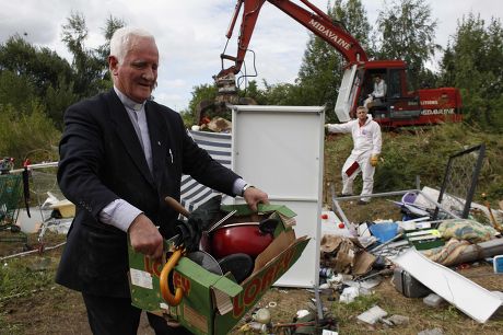 __COUNT__ French govenment close down illegal camps set up by Roma ...