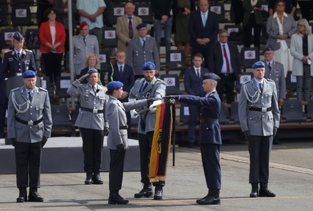 Soldiers Attends Commissioning Ceremony Ceremonial Pledge Editorial ...