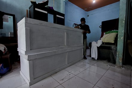 Coffin Maker Prepares Coffins Ordered Covid19 Editorial Stock Photo - Stock Image | Shutterstock