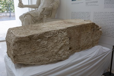 Travertine Pomerium Stone Unearthed During Excavations - Foto de stock ...