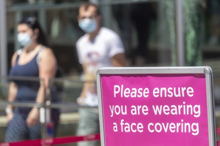 Sign Reminding People Wear Face Masks Editorial Stock Photo - Stock ...
