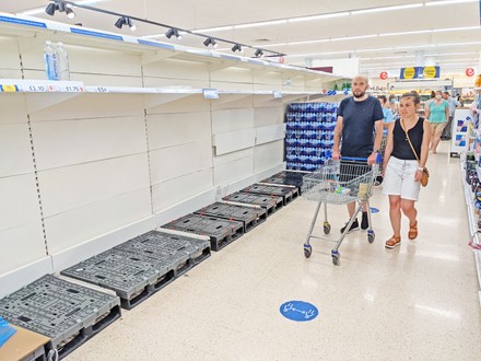 Tesco Pingdemic, Gillingham, Kent, UK - 22 Jul 2021 Stock Pictures ...