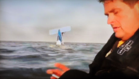 Pilot films sinking plane after being forced to ditch into the sea ...