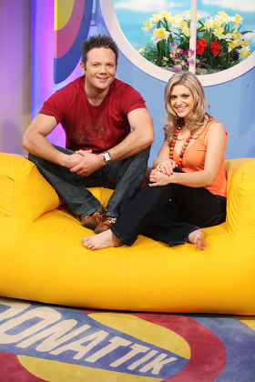 Gmtv Toonattik Presenters Jamie Rickers Anna Editorial Stock Photo ...