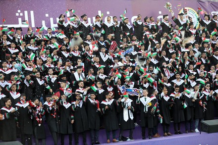 Palestinian students attend their graduation ceremony at Palestine ...