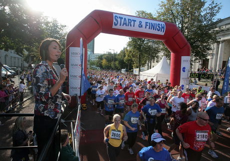__COUNT__ imágenes de Alex Jones attends 10 kilometre run in Cardiff ...