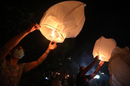 People Release Paper Lanterns Beirut Lebanon Editorial Stock Photo ...