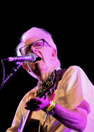 __COUNT__ imágenes de Nicholas Drain Lowe in concert, Wickham, UK - 07 ...