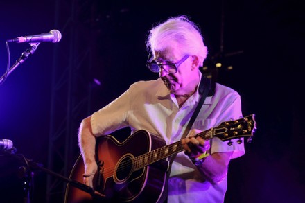 __COUNT__ imágenes de Nicholas Drain Lowe in concert, Wickham, UK - 07 ...