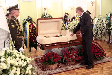 __COUNT__ imágenes de Lying-in-state ceremony of Yevhen Marchuk in Kyiv ...