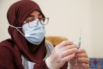 Pfizer Covid-19 vaccine in London, UK - 02 Aug 2021 Stock Pictures ...