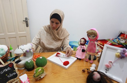 Palestinian Basma Mahmoud 33 Makes Dolls Editorial Stock Photo - Stock ...