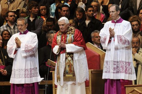Pope Benedict Xvi During Papal Prayer Editorial Stock Photo - Stock ...