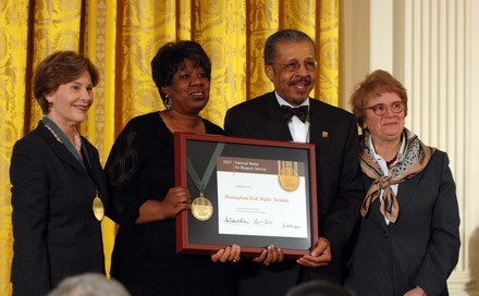 __COUNT__ First Lady awards 2007 National Medals for Museum and Library ...