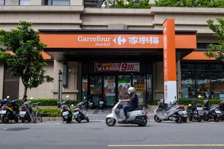 Carrefour in New Taipei City, Taiwan - 13 Aug 2021 Stock Pictures ...