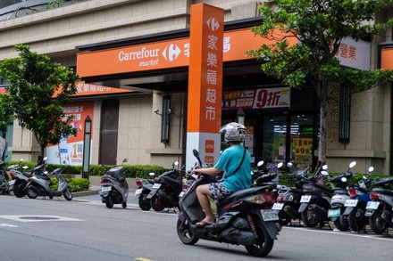 Carrefour in New Taipei City, Taiwan - 13 Aug 2021 Stock Pictures ...