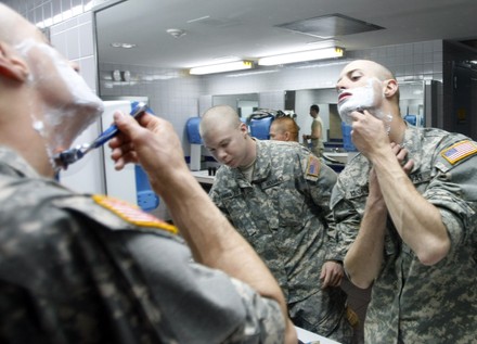24 Soldiers shave Stock Pictures, Editorial Images and Stock Photos ...