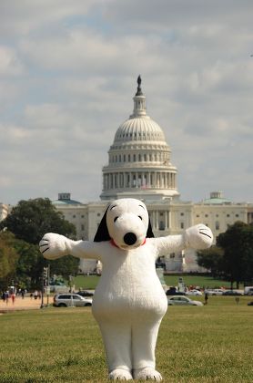 Snoopy Celebrates 60th Anniversary Peanuts Editorial Stock Photo ...