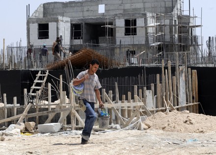Palestinian Construction Workers Build New Homes Editorial Stock Photo ...
