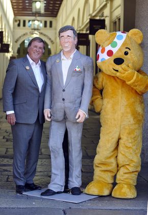 Sir Terry Wogan Comes Face Face Editorial Stock Photo - Stock Image ...