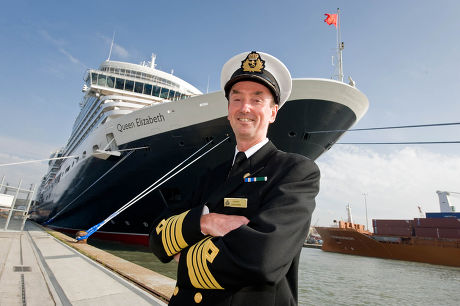 16 Captain of queen elizabeth cruise liner Stock Pictures, Editorial ...