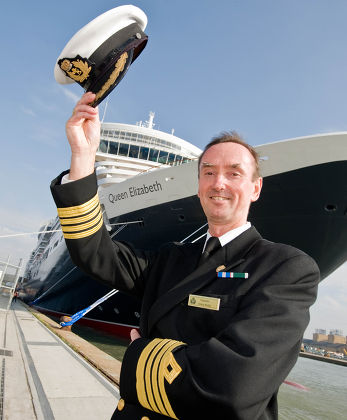 16 Captain of queen elizabeth cruise liner Stock Pictures, Editorial ...