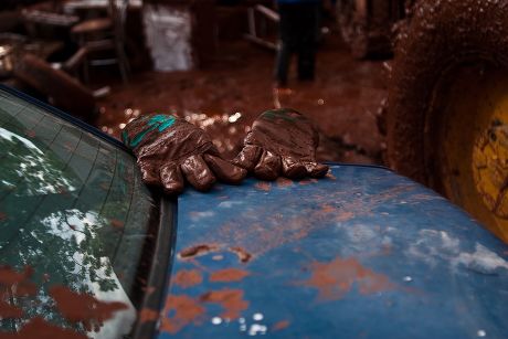 Reservoir containing toxic mud from the nearby Alumina factory leaks ...