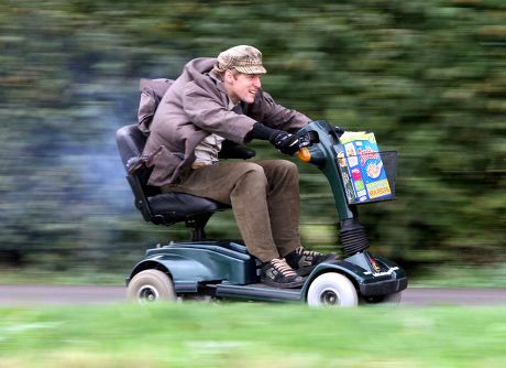 Colin Furze Fastest Mobility Scooter World Redaktionelles Stockfoto ...