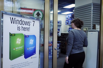 Sign Advertises Microsofts Latest Computer Operating Editorial Stock ...