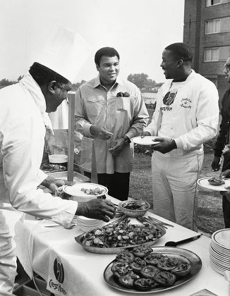 Muhammad Ali Formerly Cassius Clay Chats Editorial Stock Photo - Stock ...