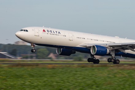 Delta Air Lines Airbus A330300 Aircraft Editorial Stock Photo - Stock ...