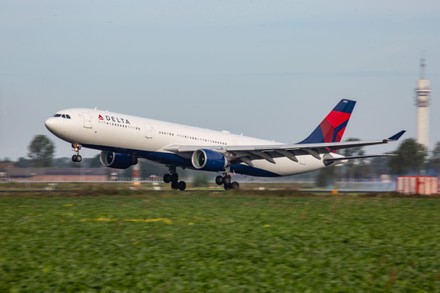 Delta Air Lines Airbus A330300 Aircraft Editorial Stock Photo - Stock ...