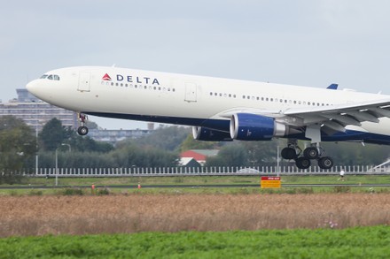 Delta Air Lines Airbus A330300 Aircraft Editorial Stock Photo - Stock ...