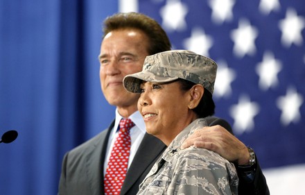 California Governor Arnold Schwarzenegger L Brigadier Editorial Stock ...