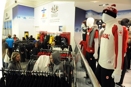 Shoppers Browse Olympic Merchandise Olympic Superstore Editorial Stock ...