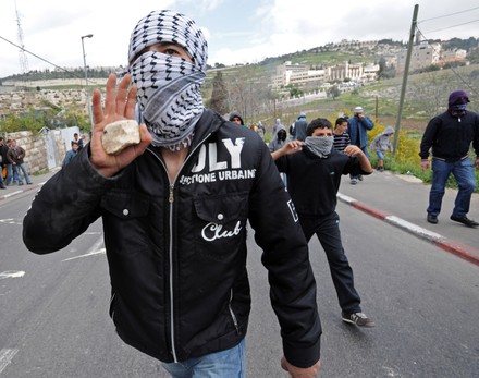 Palestinians Carry Stones Throw Israeli Soldiers Editorial Stock Photo ...