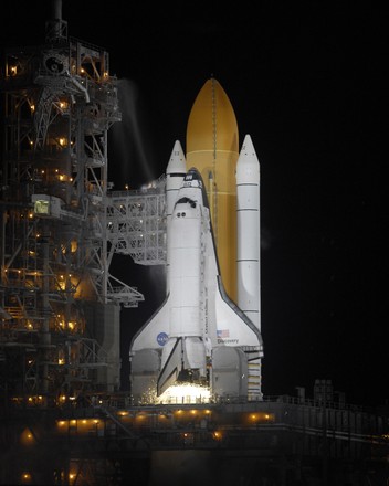 Nasas Space Shuttle Discovery Launches Launch Editorial Stock Photo ...