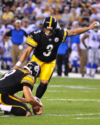Pittsburgh Steelers Kicker Jeff Reed Scores Editorial Stock Photo ...